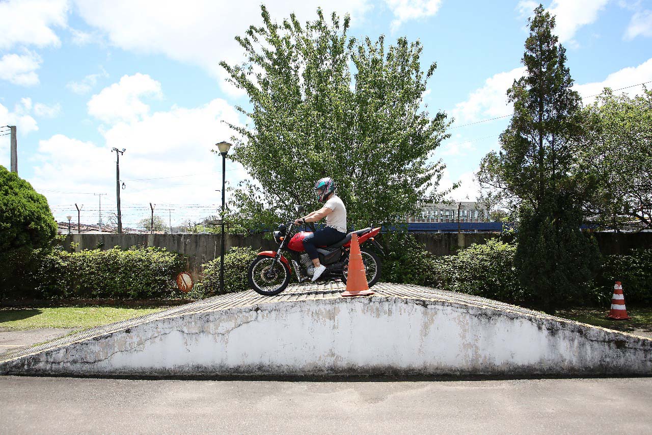 CNH para moto: exames práticos no Paraná não terão mais rampa como ...
