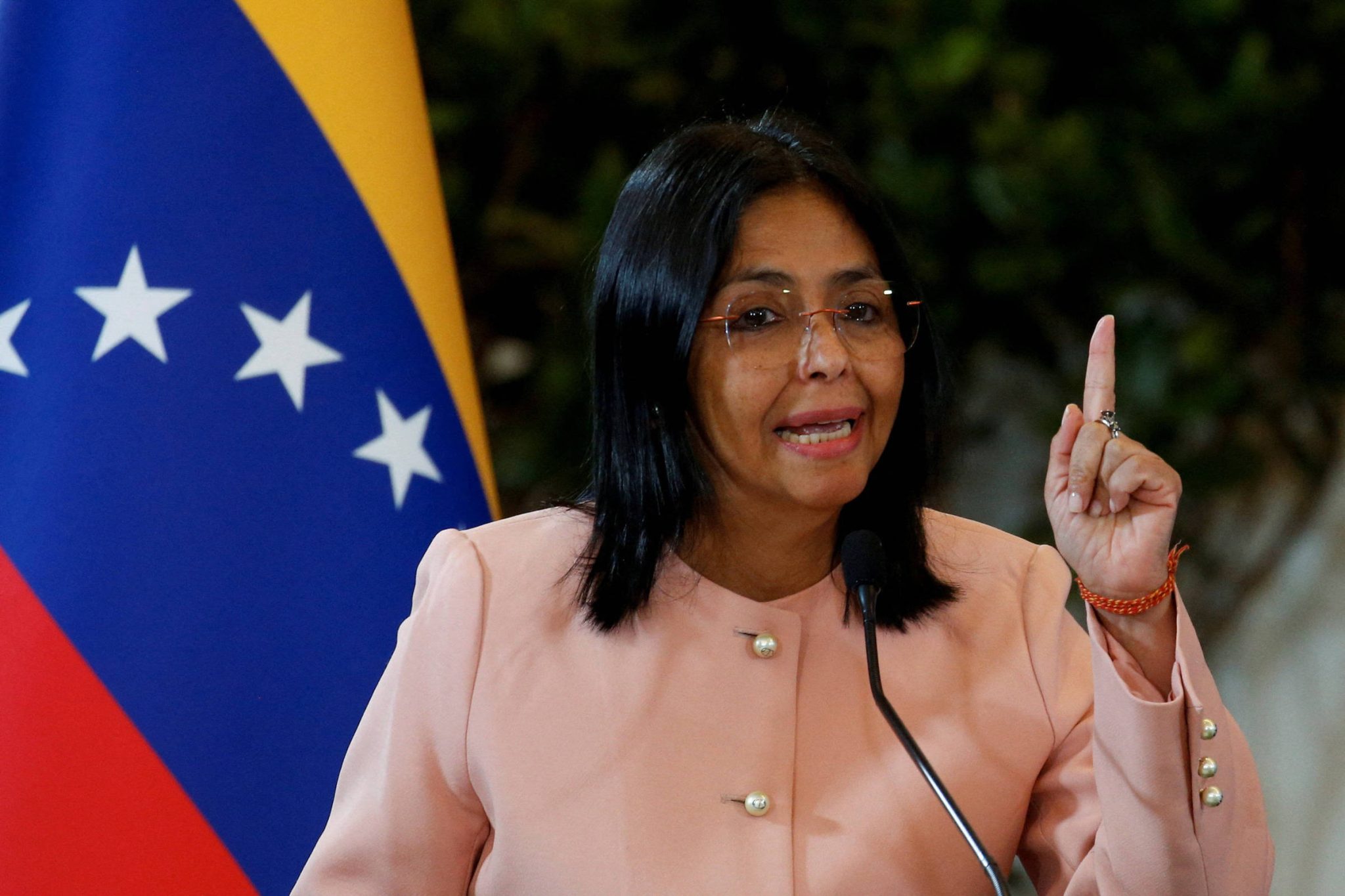 Delcy Rodríguez toma posse como presidente interina da Venezuela ...